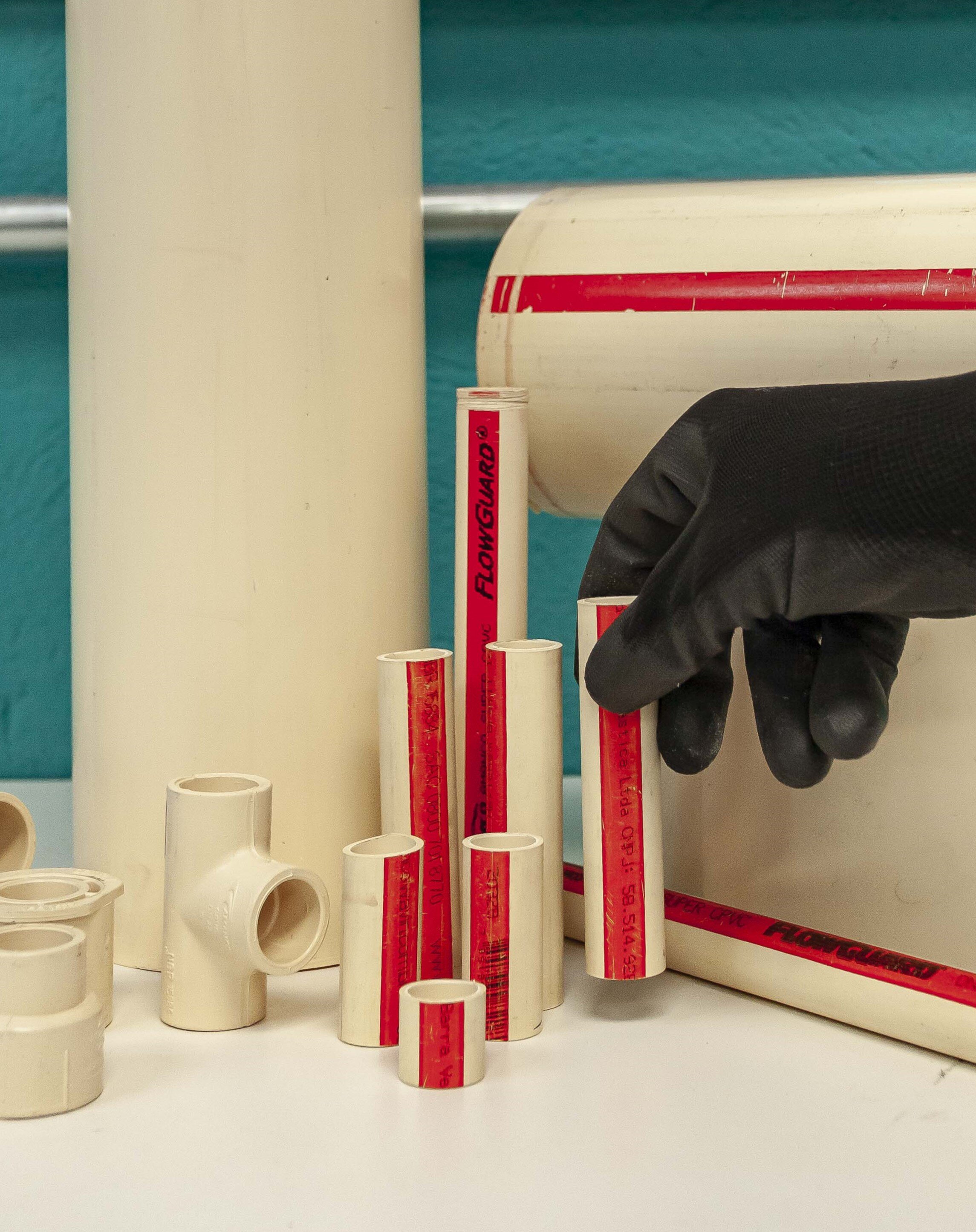 [VIDEO] Como instalar o CPVC FlowGuard® com cimento solvente